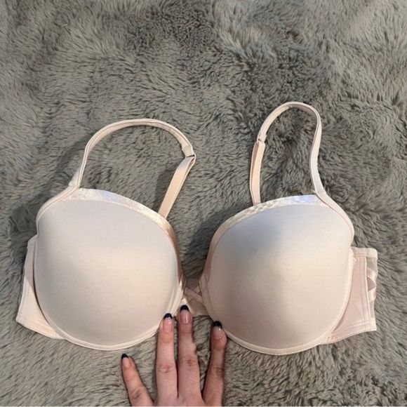 Triumph | Intimates & Sleepwear | Triumph Pink Bra 36d | Poshmark